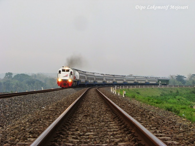 Dulu Dilapisi Kayu, Kini Rel Kereta Api Sudah Dilapisi Beton. Mengapa ...