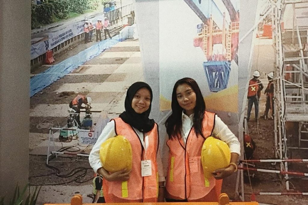 Booth Foto Bertema Instagram di Indonesia Infrastructure Week 2018 ...